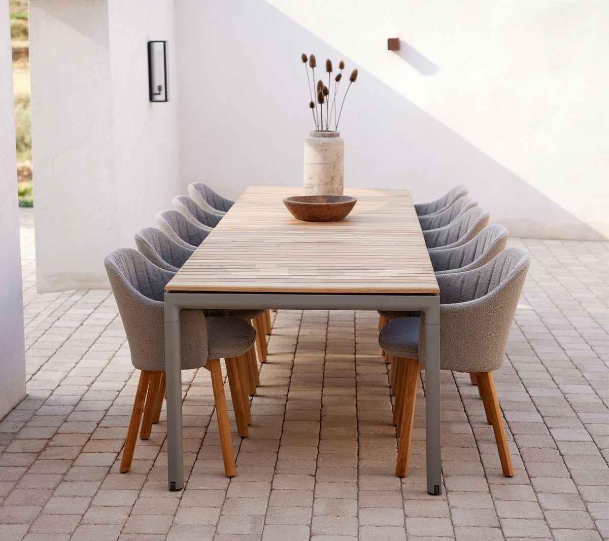 Cane-line Drop dining table w/120 cm extension - Exclusive Danish design furniture – Cane-line.com